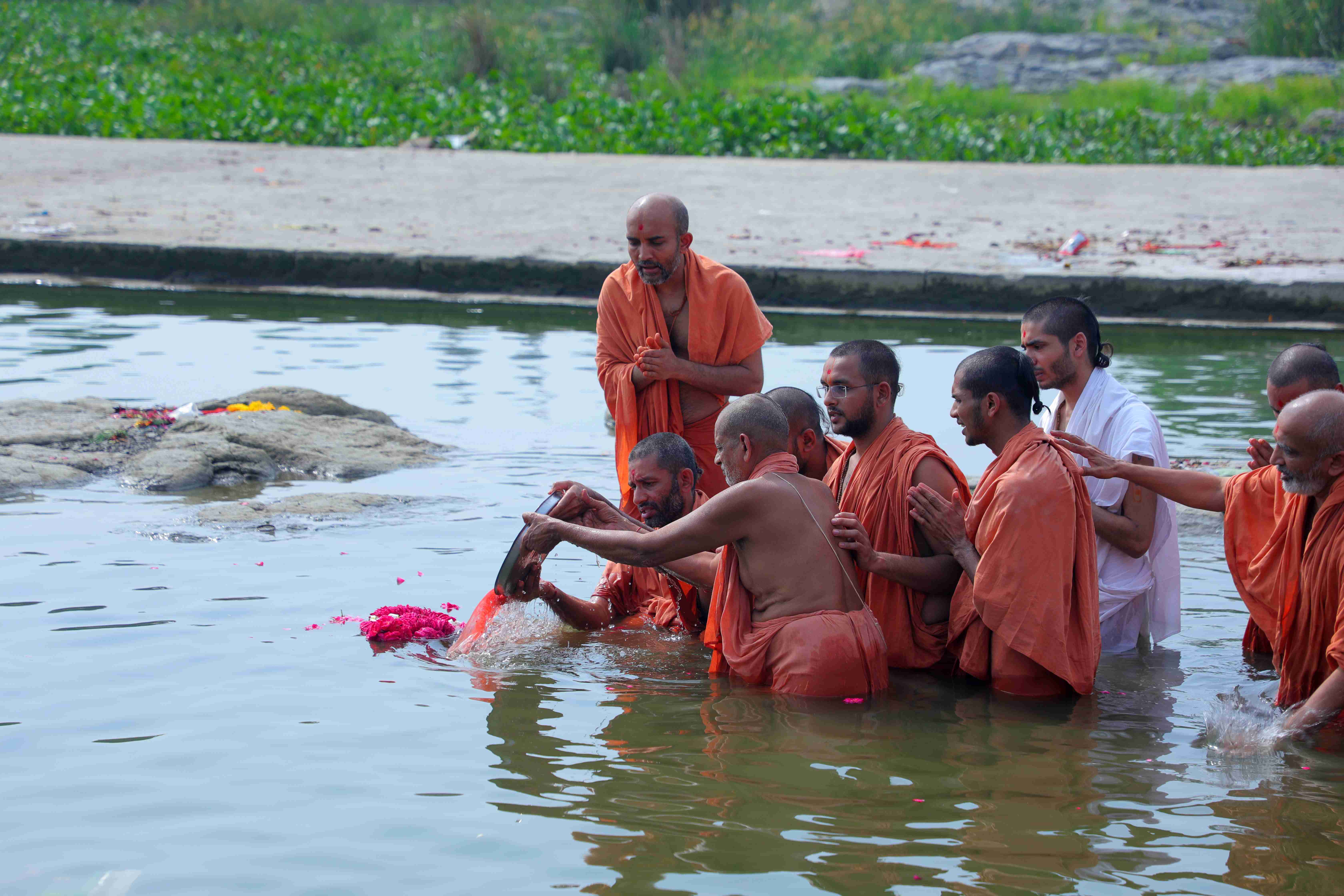 Pu. Laxminarayandasji Swami Asthi Visarjan at Ghelo River Gadhpur Dham | Swaminarayan Gurukul ...