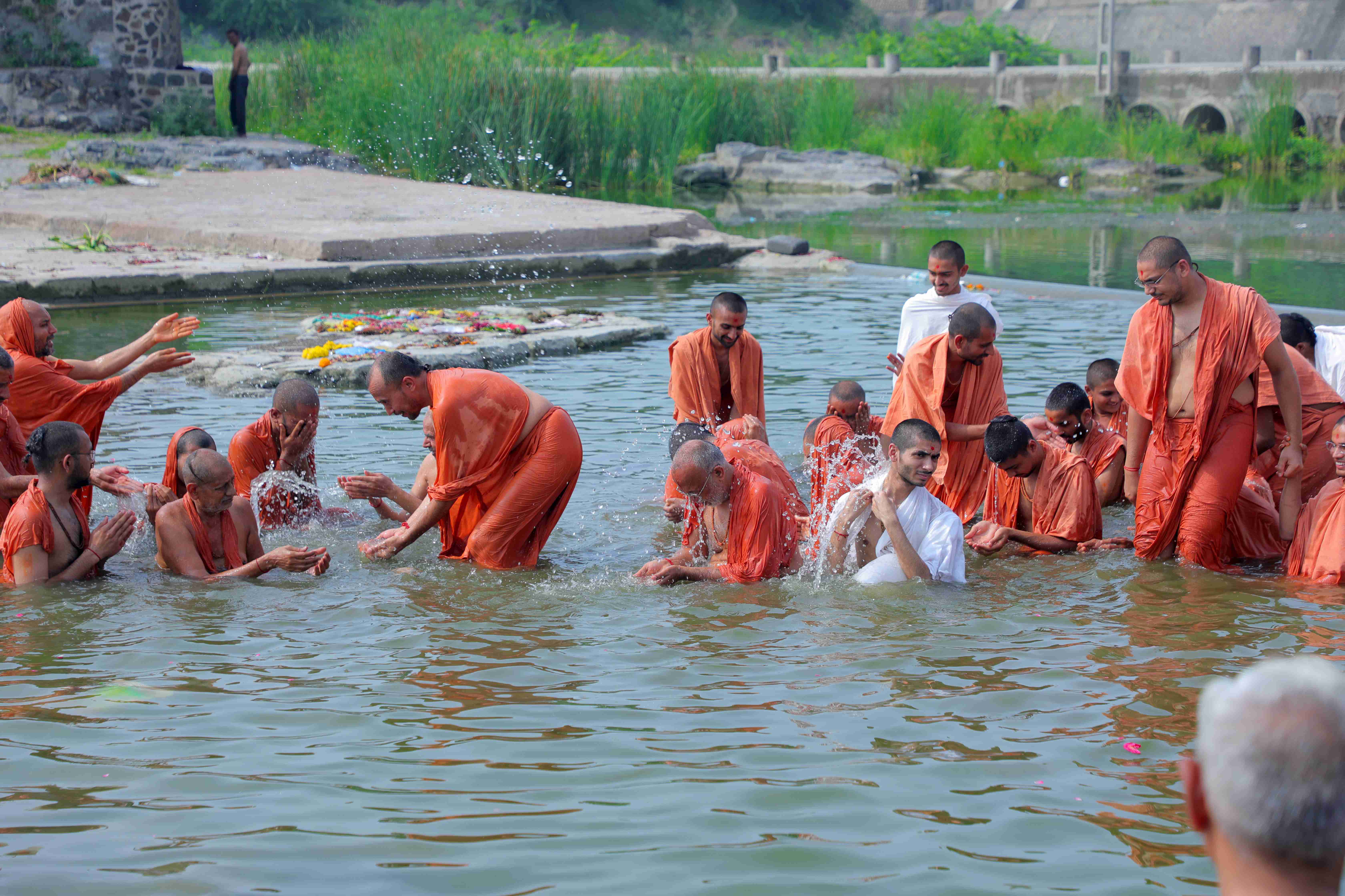 Pu. Laxminarayandasji Swami Asthi Visarjan at Ghelo River Gadhpur Dham | Swaminarayan Gurukul ...
